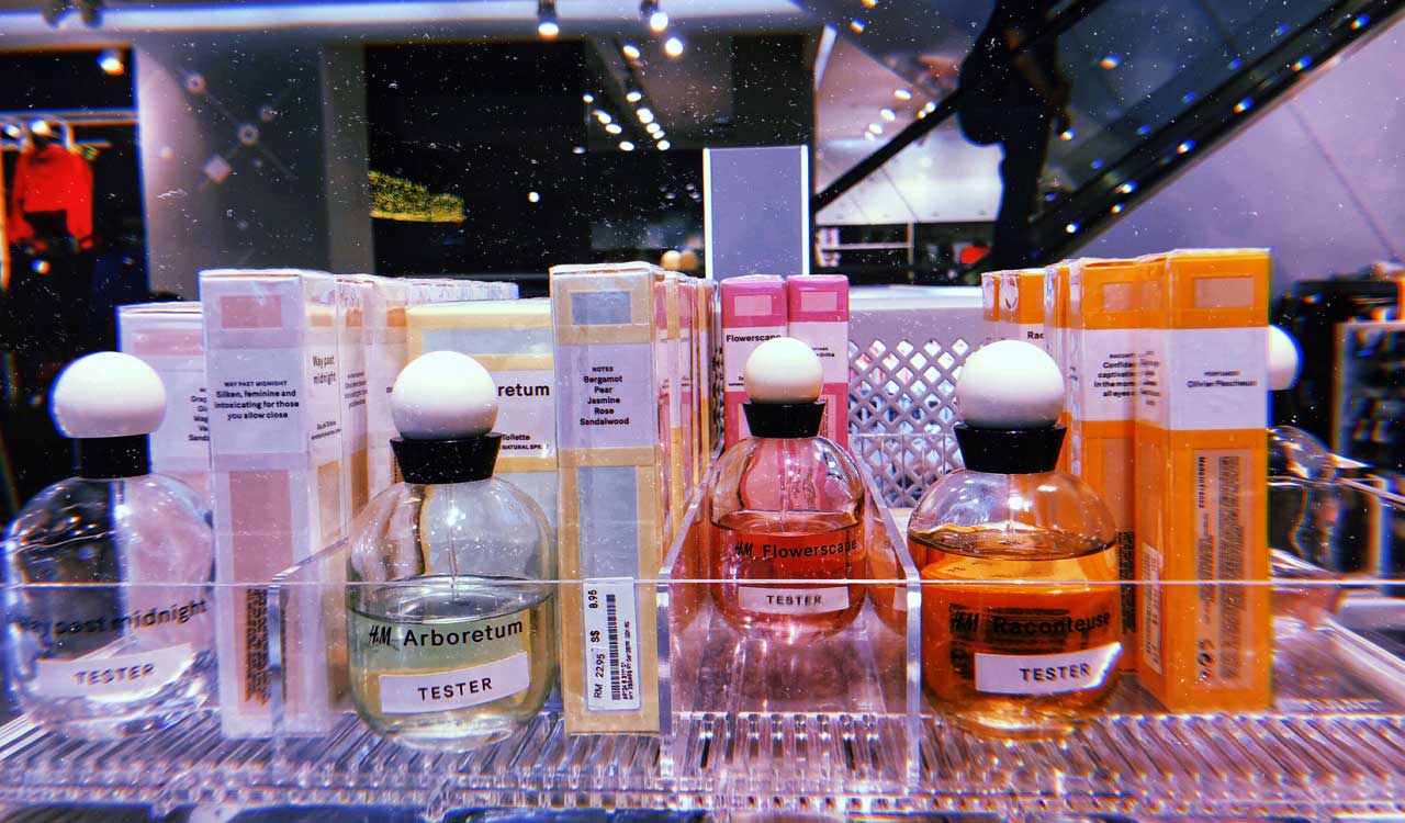 Should You Wear Perfume on a Date? Discover the Benefits | Scent Stays ...